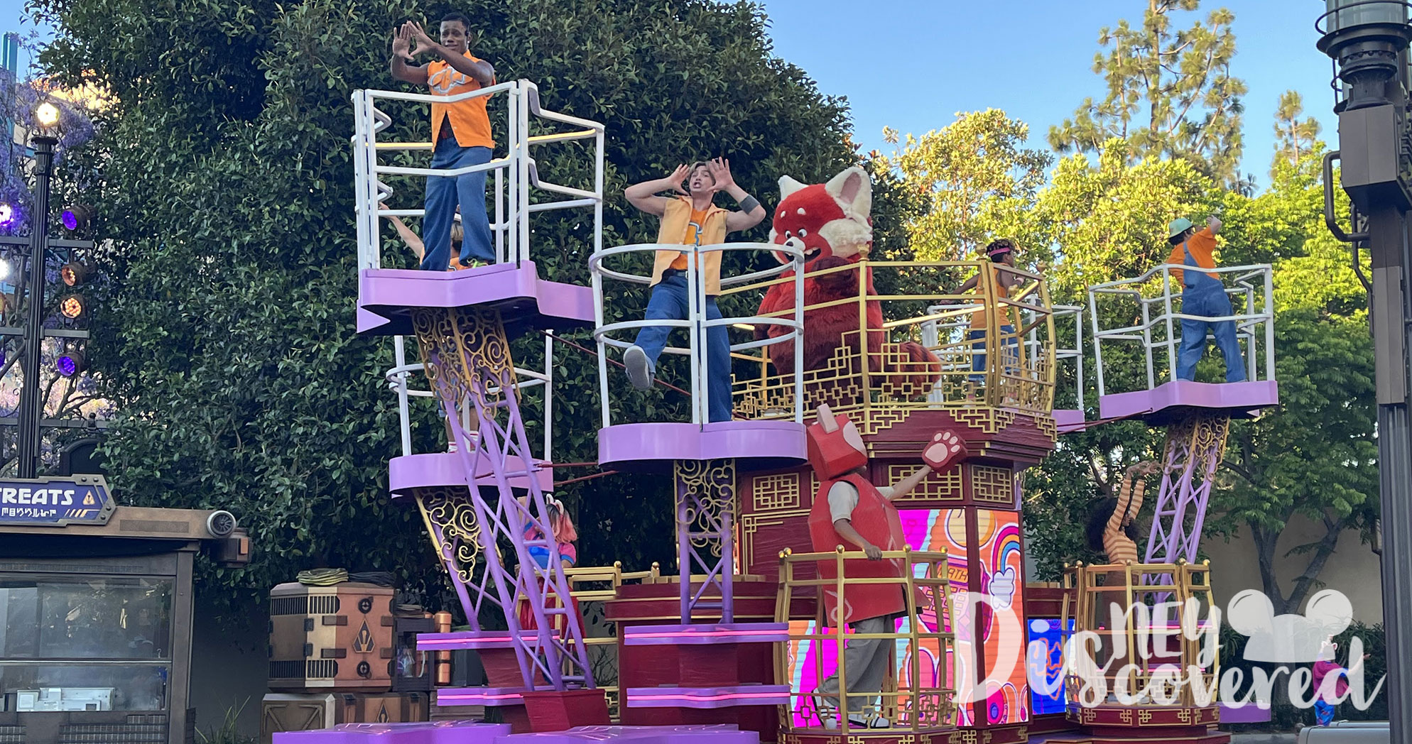 Better Together Parade – Watch The Special Ending! – Disney Discovered